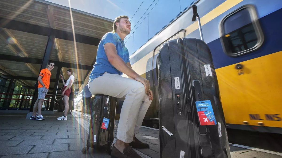 Mass of stuff left on train - Dutch Railways (NS) – NoLongerLost